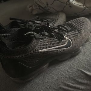 Nike | Shoes | Nike Vapormax 220 Worn A Few Times But Still Look New ...